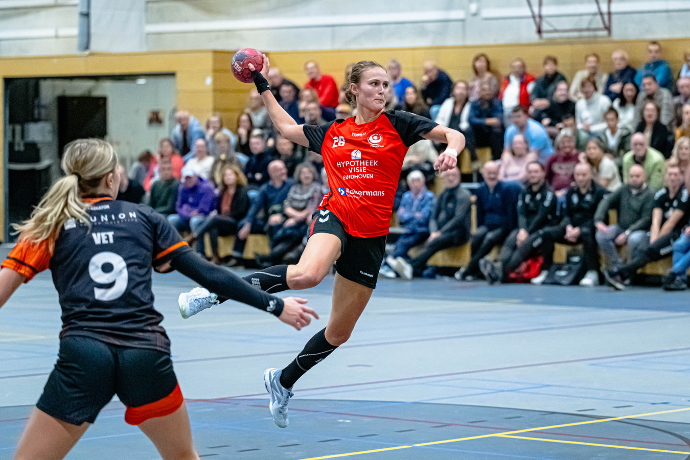 Voormalig landskampioene helpt handbalsters PSV in gevecht tegen ...