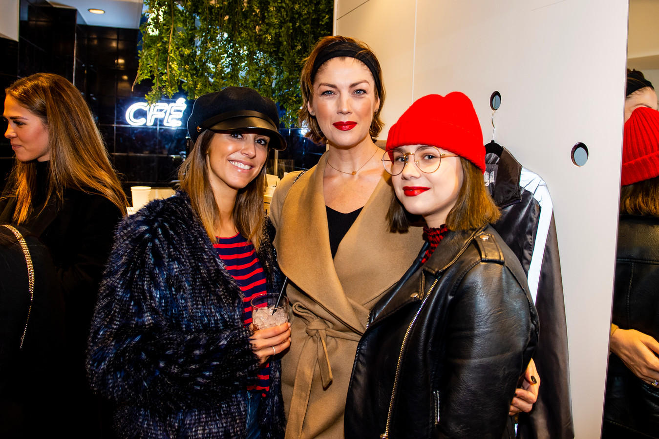 IN BEELD. ‘Junior Eurosong’-Tonya opent eigen koffiebar | Foto | hln.be