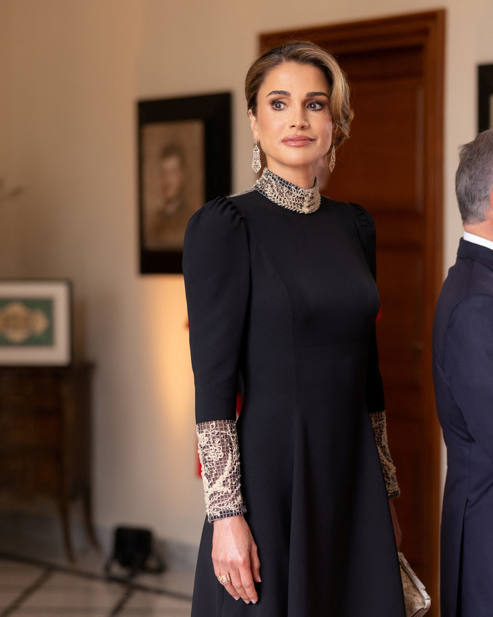 Waarom koningin Noor niet welkom was tijdens dé koninklijke bruiloft in ...