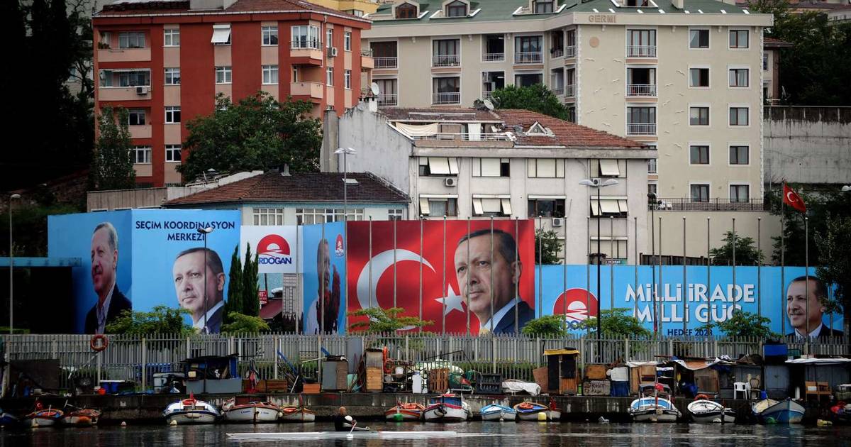 Turkse bevolking kiest voor het eerst president | Buitenland | AD.nl