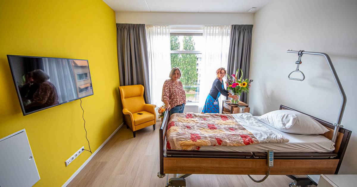 Rust vind je in een hotelkamer beter dan in een slaapzaal: Livio opent ...