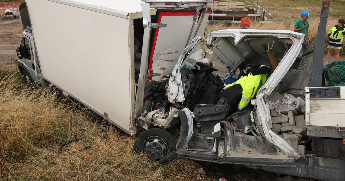 Zware botsing op pechstrook E17: één slachtoffer in levensgevaar ...