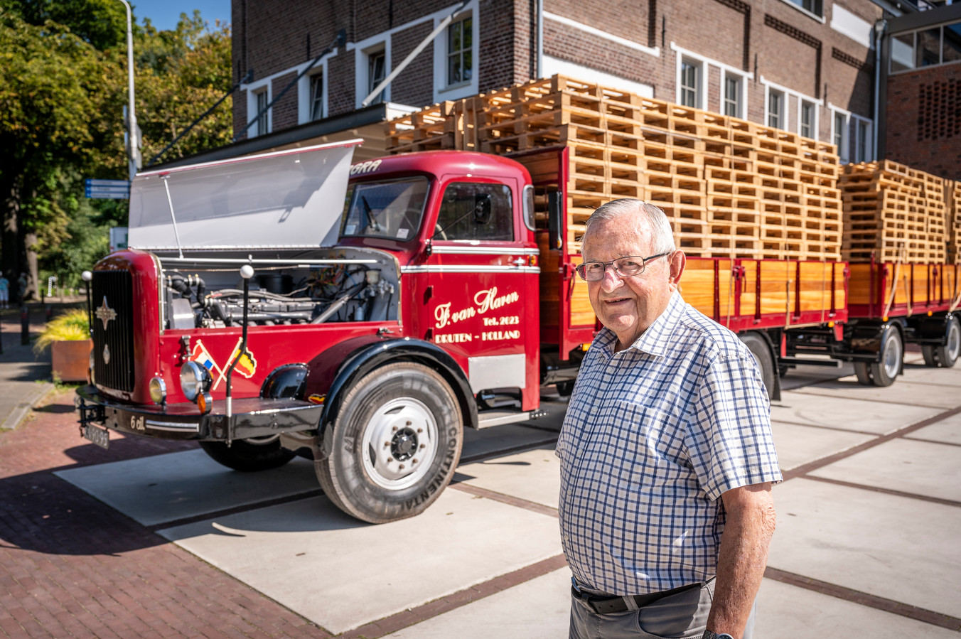 Weerzien met Ravensteinse vrachtwagen uit jaren vijftig: ‘De onze zag ...