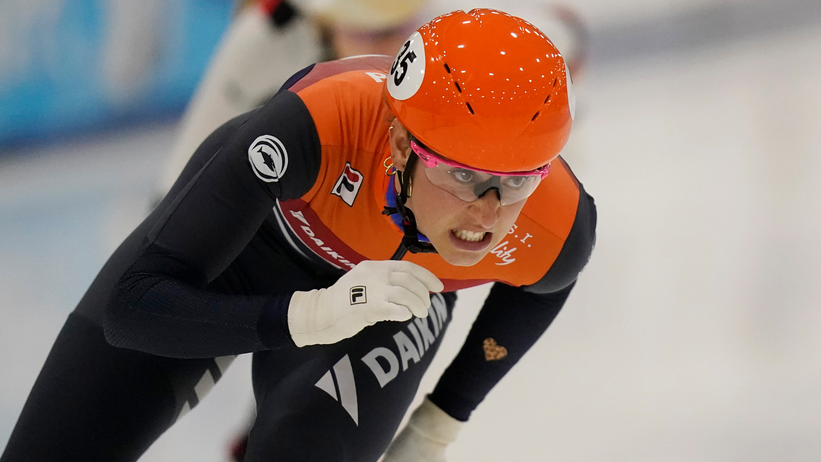 Suzanne Schulting grijpt in Kazachstan naast goud op 500 meter én ...