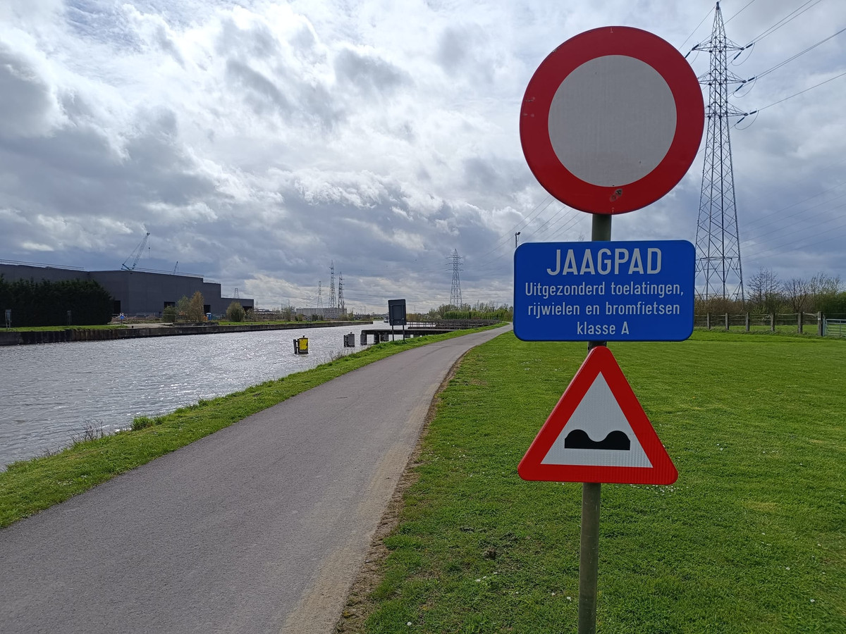 Fietser vindt menselijke resten op jaagpad in Avelgem: arm met hand én ...