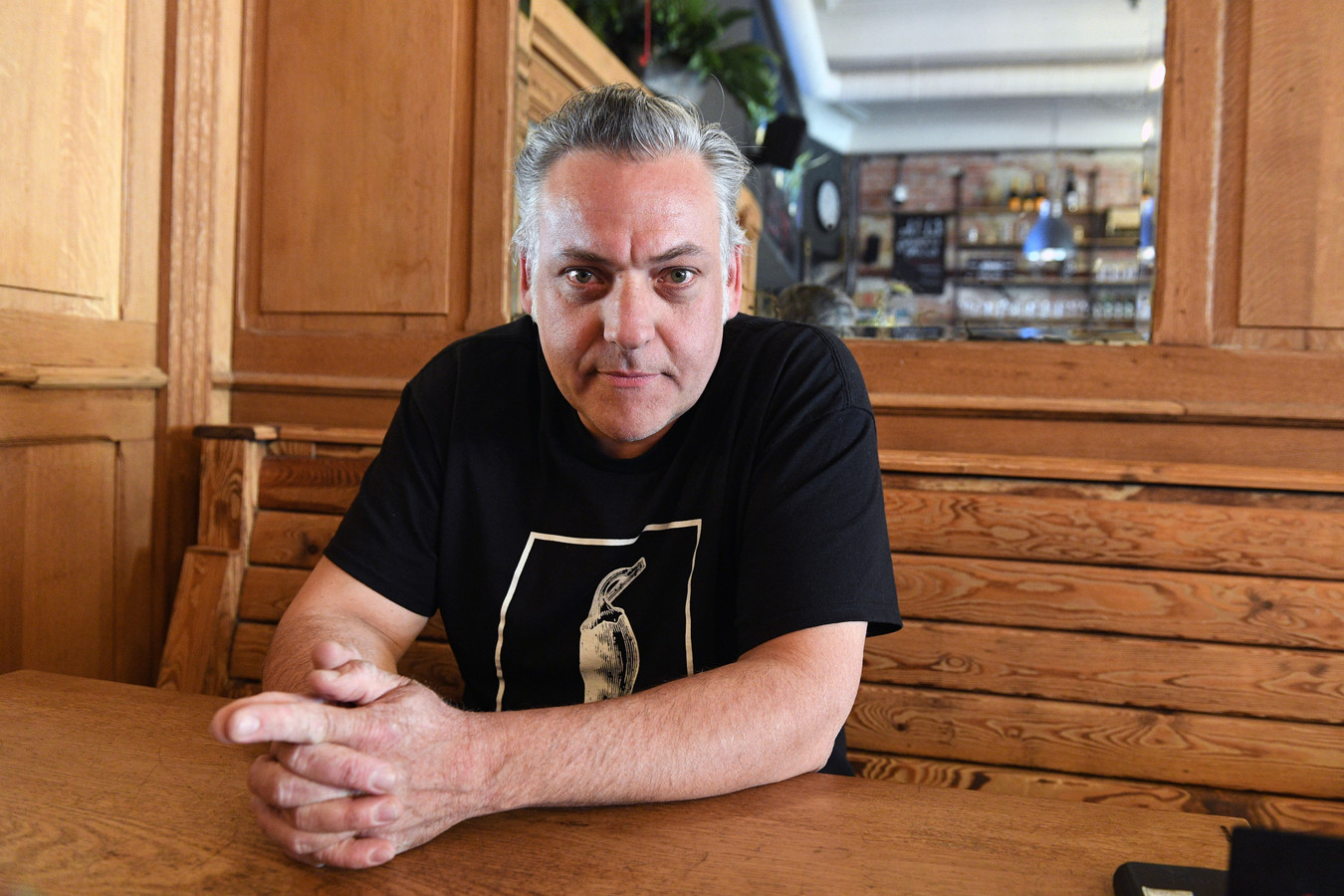 Gitaarbouwer Hilko Nackaerts (48) werkte samen met James Brown en ...