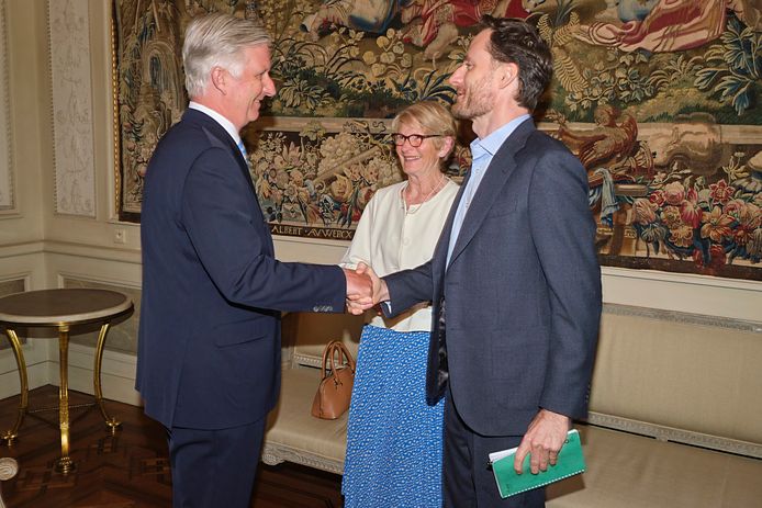 Olivier Vandecasteele et sa mère ont été reçus par le roi Philippe ...