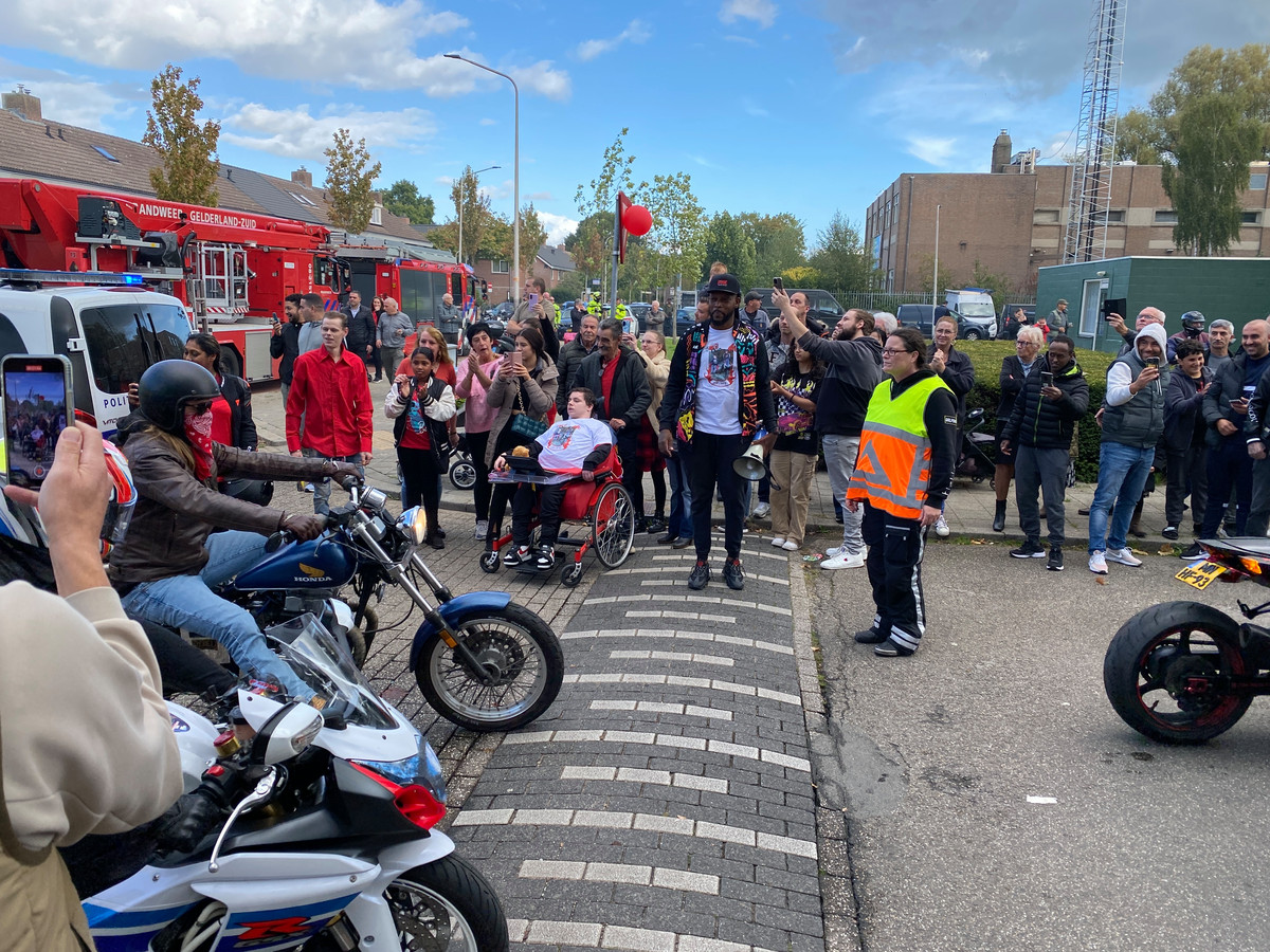 Knetterende verjaardag met honderden motoren voor ernstig zieke Jaimy ...