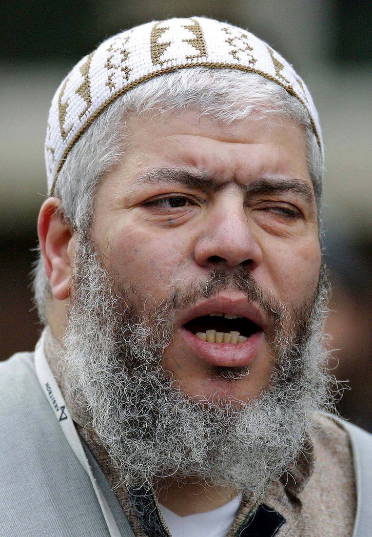 Radicale imam Abu Hamza uitgeleverd aan VS | De Morgen