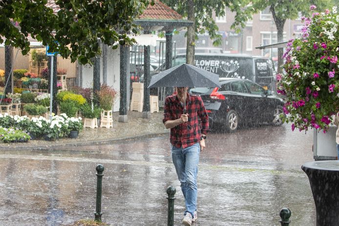 Het gaat weer regenen: vandaag nog tropisch warm, later deze week veel ...