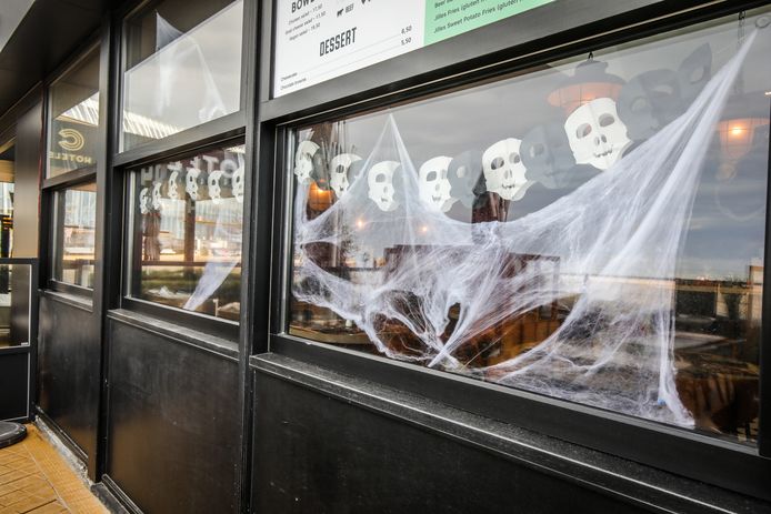 Jilles Beer and Burgers geeft gratis burger aan klanten die op ...