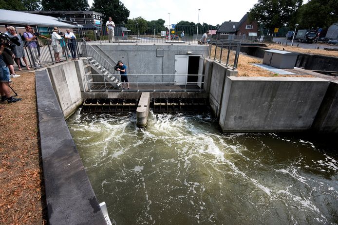 Extra aanvoer zoet water via Oude Rijn | Woerden | AD.nl