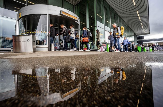 Schiphol niet meer in top Europese vliegvelden: ‘Ze waren altijd uitblinker’ | Binnenland | AD.nl