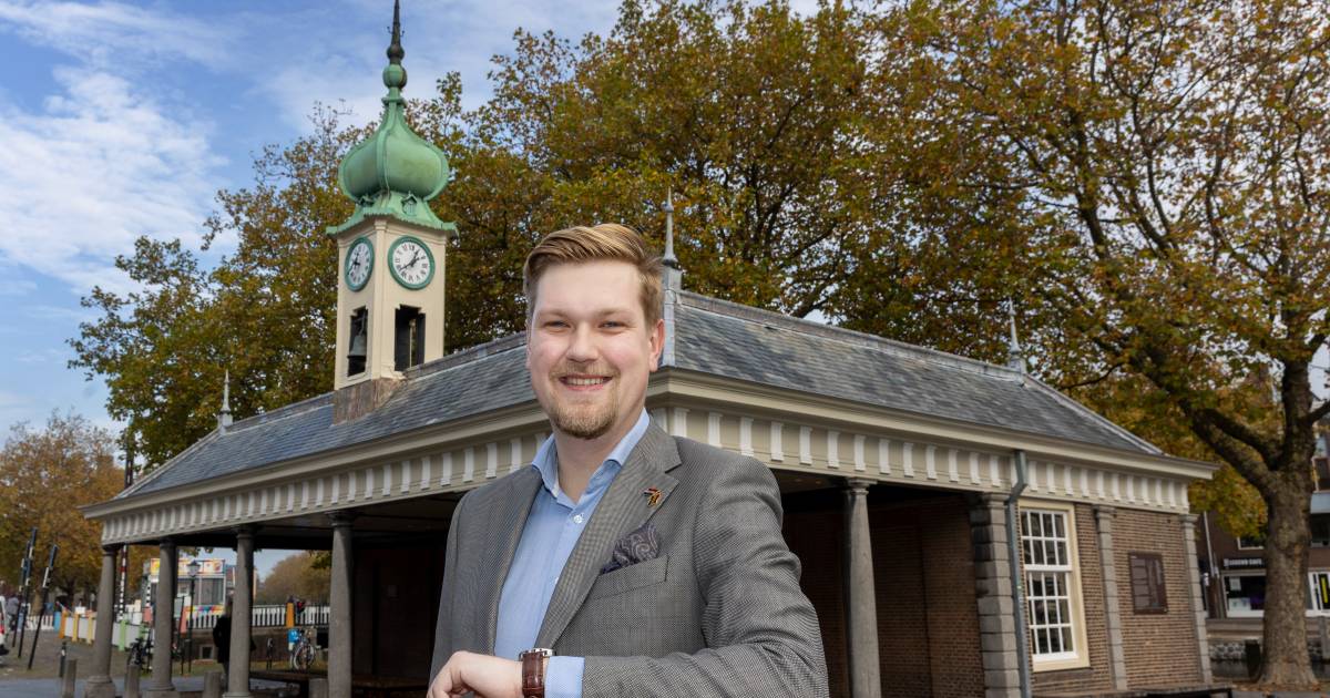 ‘Man van de klok’ Thom weet niet wat hij meemaakt: Vlaardings icoon ...