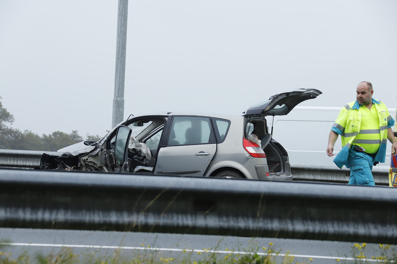 Esra (25) zag de spookrijder op de A73 rijden: ‘Was in shock’, twee personen gewond geraakt bij ...