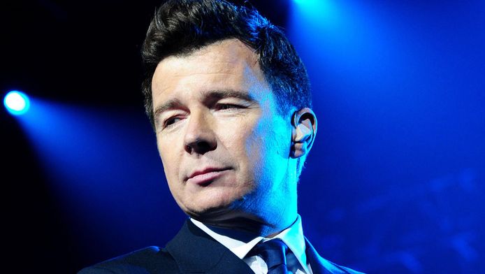 Rick Astley en Robin S. te gast bij Toppers in ArenA | Show | AD.nl