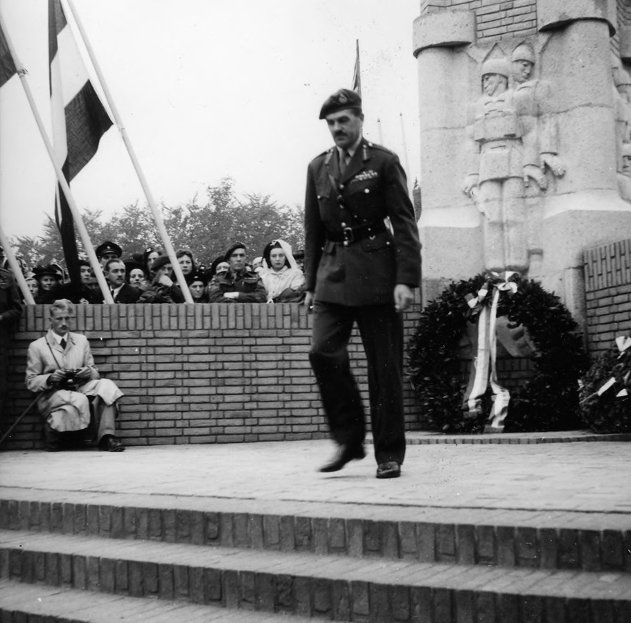 Vader en zoon Urquhart volgen het spoor van de parachutistengeneraal in ...