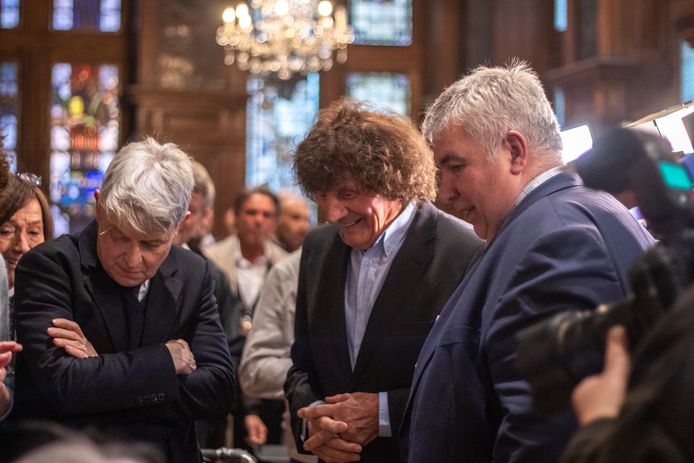 “Eindelijk ben ik ingehuldigd”: Oud-basketter Willy Steveniers wordt ...
