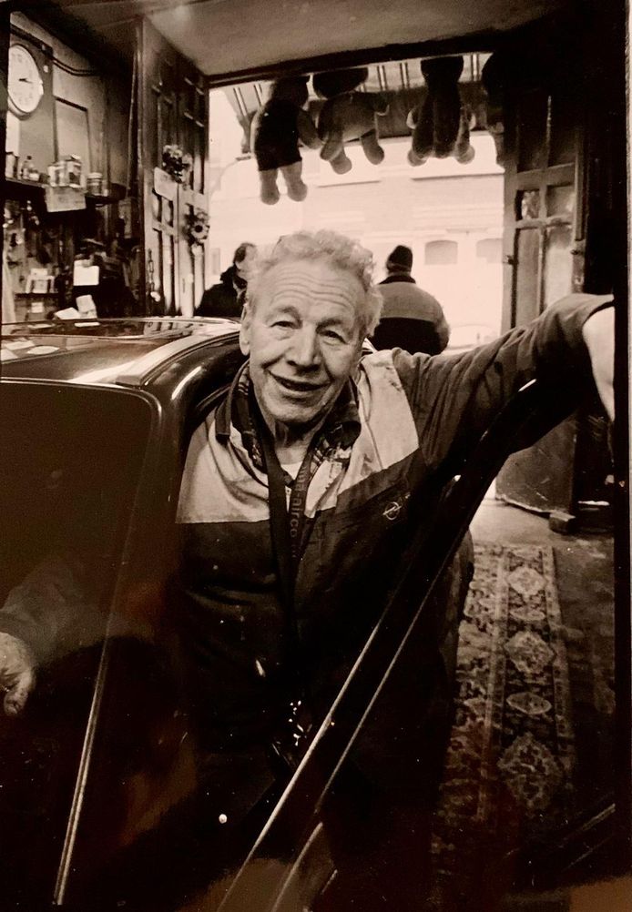 Na 52 jaar sleutelen verkocht Allie zijn garage, maar voor Opel-rijders ...