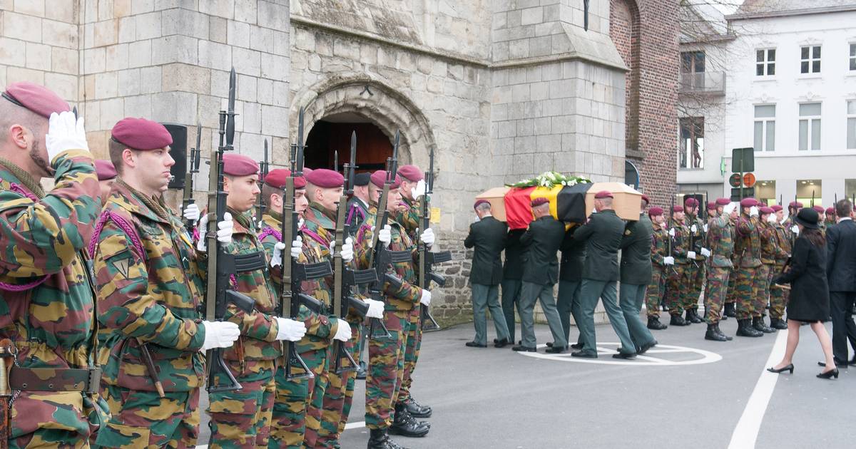 Militair afscheid van Ronny Piens | Brakel | hln.be