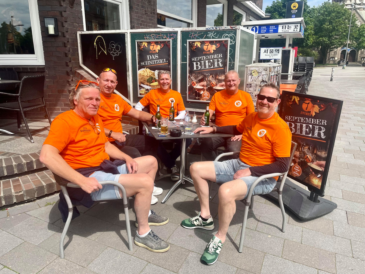 Nederland terug op ‘heilige’ voetbalgrond in Hamburg: ‘We kunnen het ...