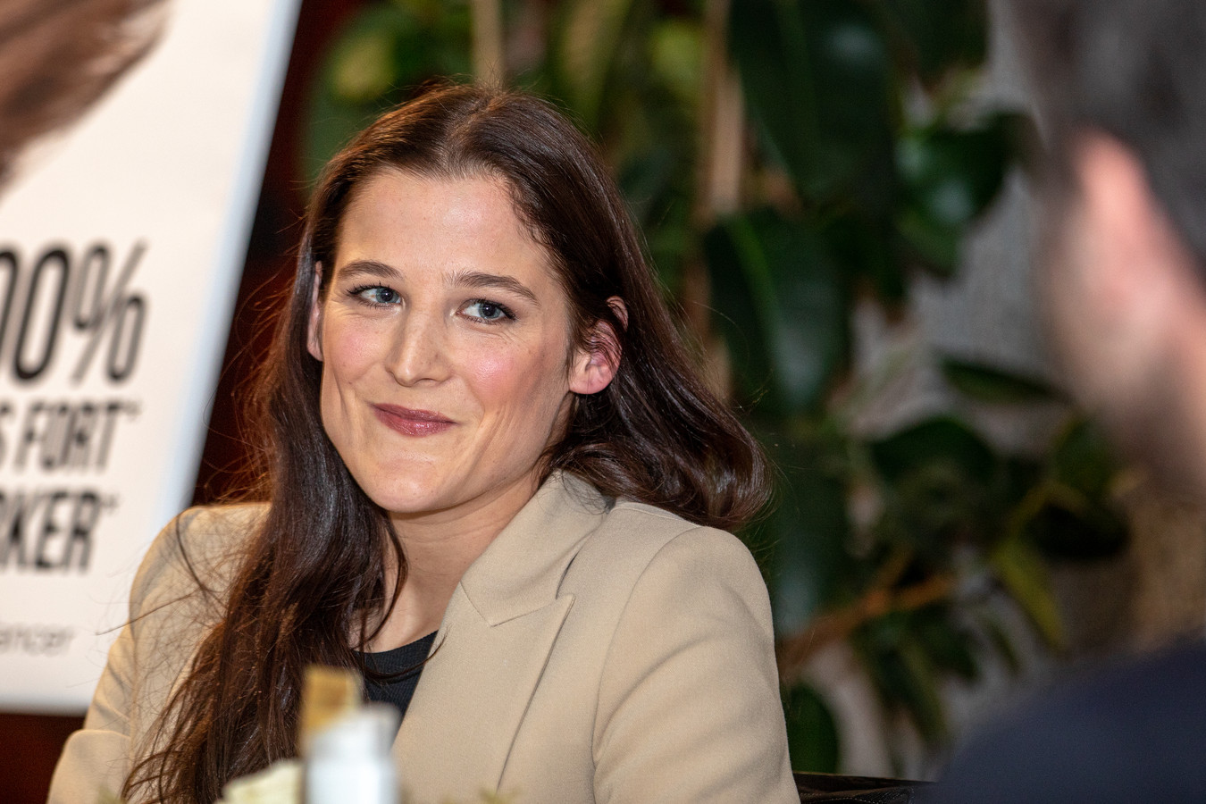 Transpersoon Nora Monsecour (25) wordt gezicht Pantene: “Toen ik ...