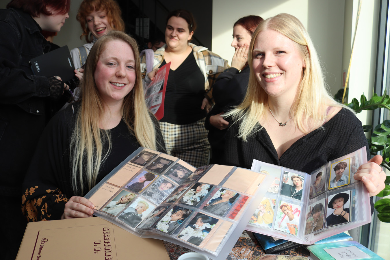 Fans van K-pop vinden elkaar in winkel van superfan Sanny in Sint ...