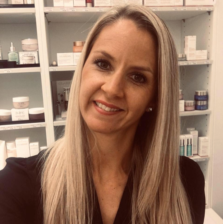 ASSISEN. Dennis Peeters doodt vrouw terwijl kinderen boven in bad ...