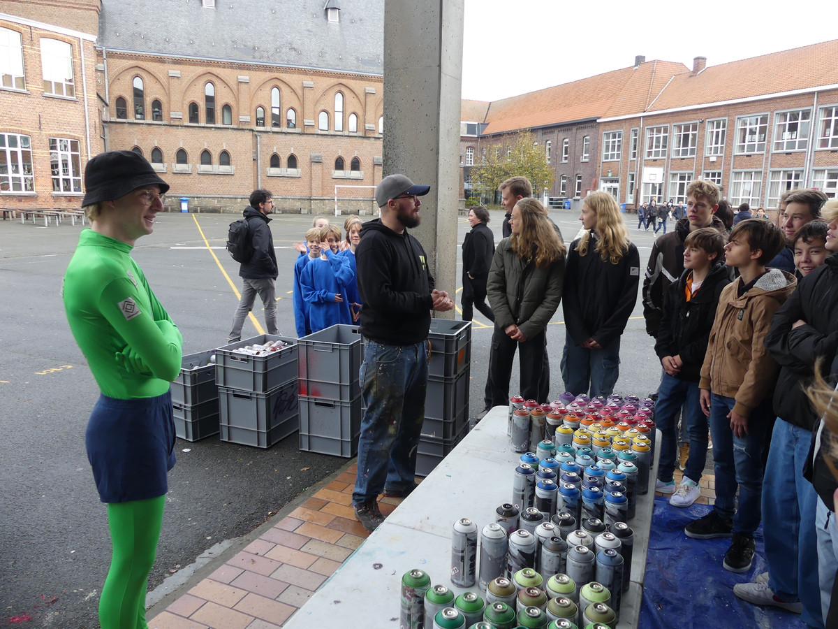 Iedereen ‘OPVALLR’ in het verkeer: Vlaamse overheid en TikTok-held ...