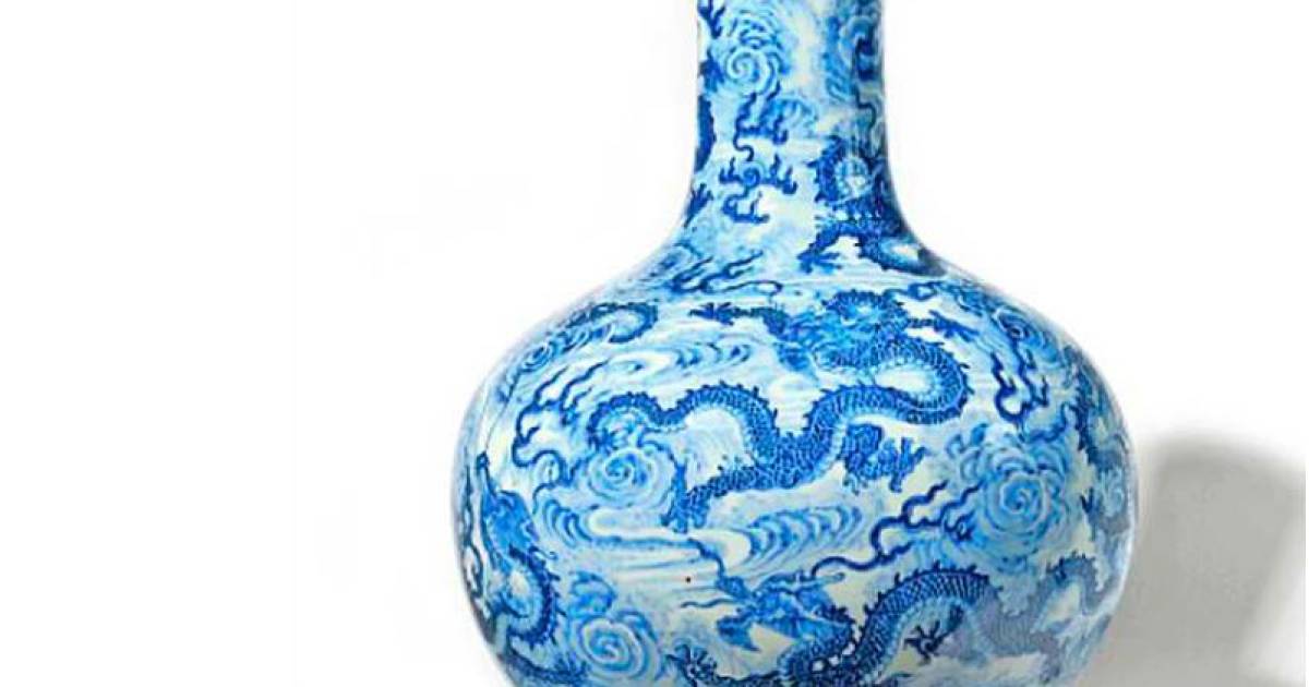 9 miljoen neergeteld voor Chinese vaas die op tweeduizend euro werd ...