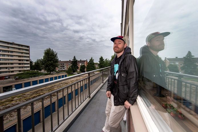 Zwolse rapper Sticks maakt tongen los met lange commercial | Nieuws ...