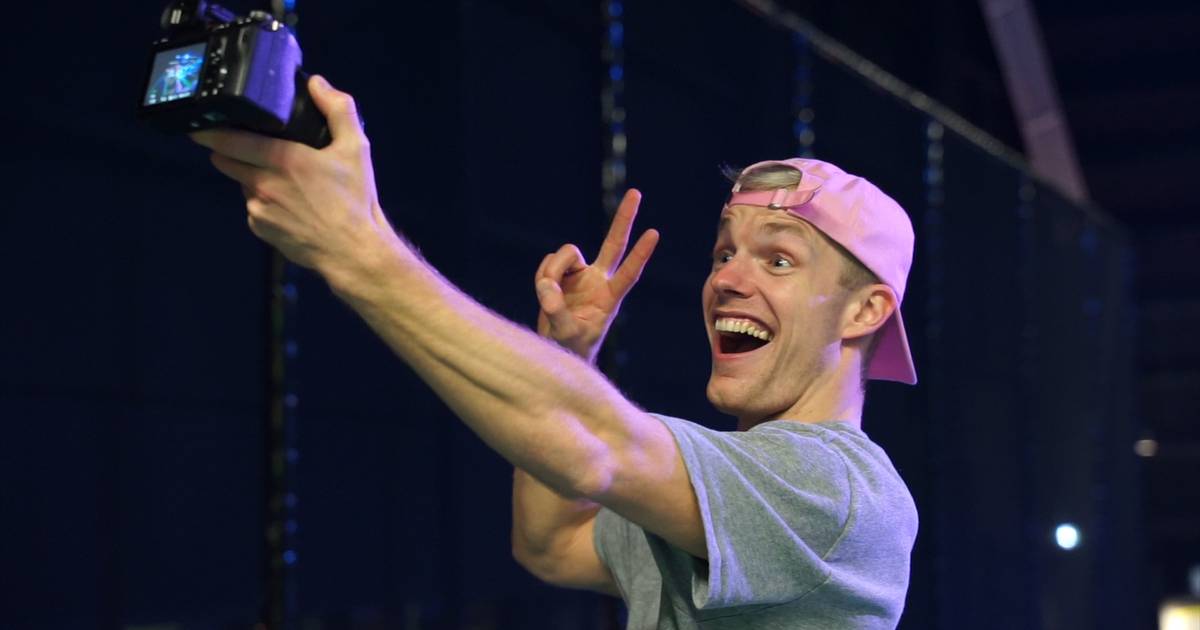 Vlogger Enzo Knol filmt en springt tegelijk bij trampolinepark Breda ...
