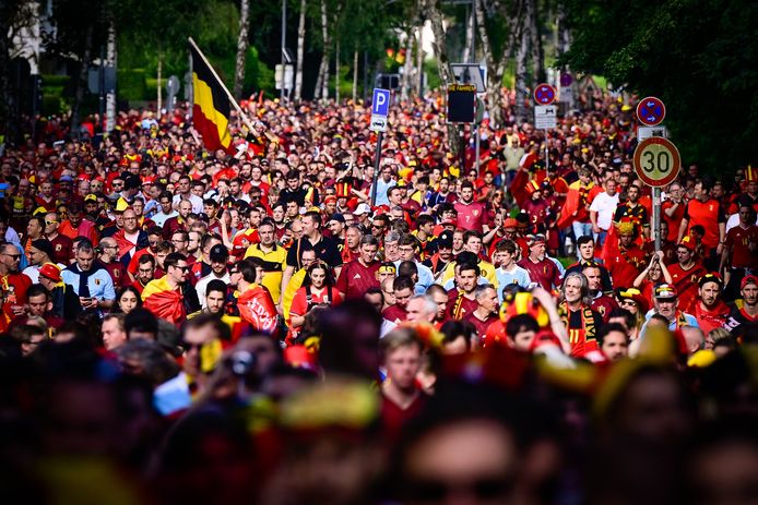 Une impressionnante marée rouge: les images des supporters belges dans ...
