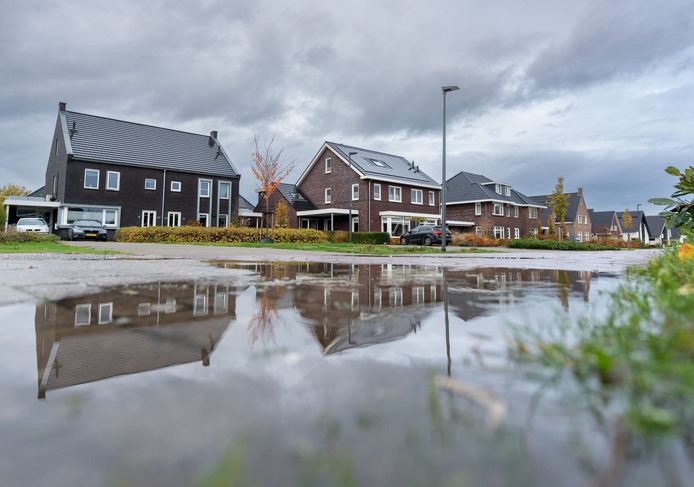 Bewoners wijk Brookhuis in Ootmarsum blijven zorgen houden over water ...
