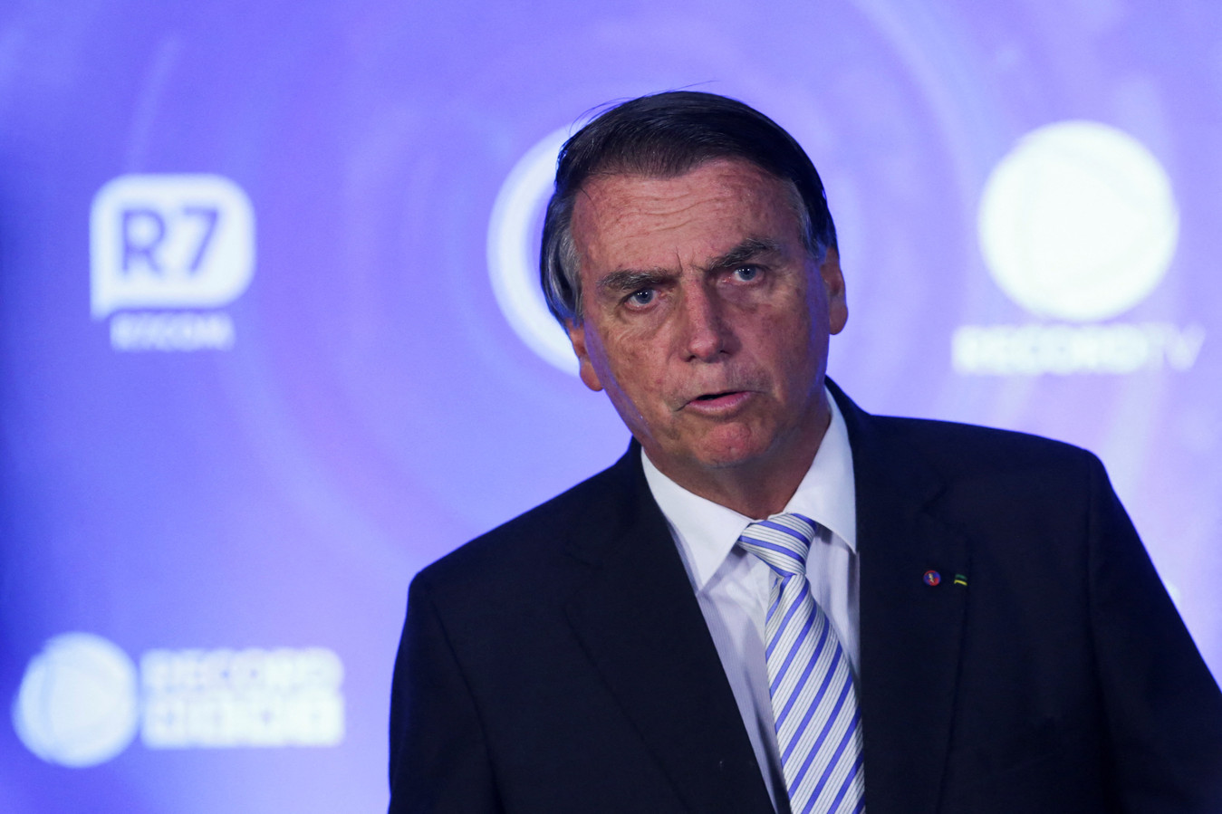 Politicus in Brazilië verzet zich tegen arrestatie door granaat naar ...