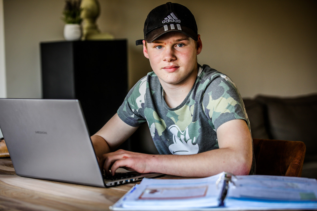 Precies één jaar geleden viel Kyano (14) tien meter naar beneden in ...