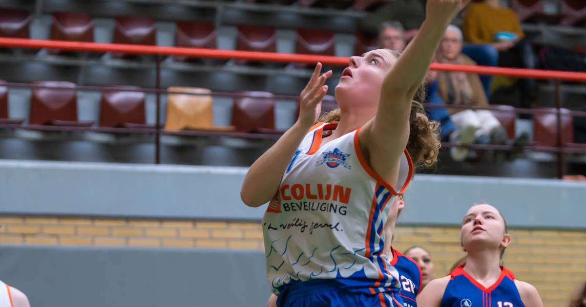 Basketbalster Mae Bentschap Knook kan in de voetsporen van haar moeder ...