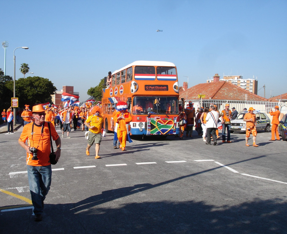 Oranjemars met opvallende dubbeldekker wekt bewondering tot in Amerika ...