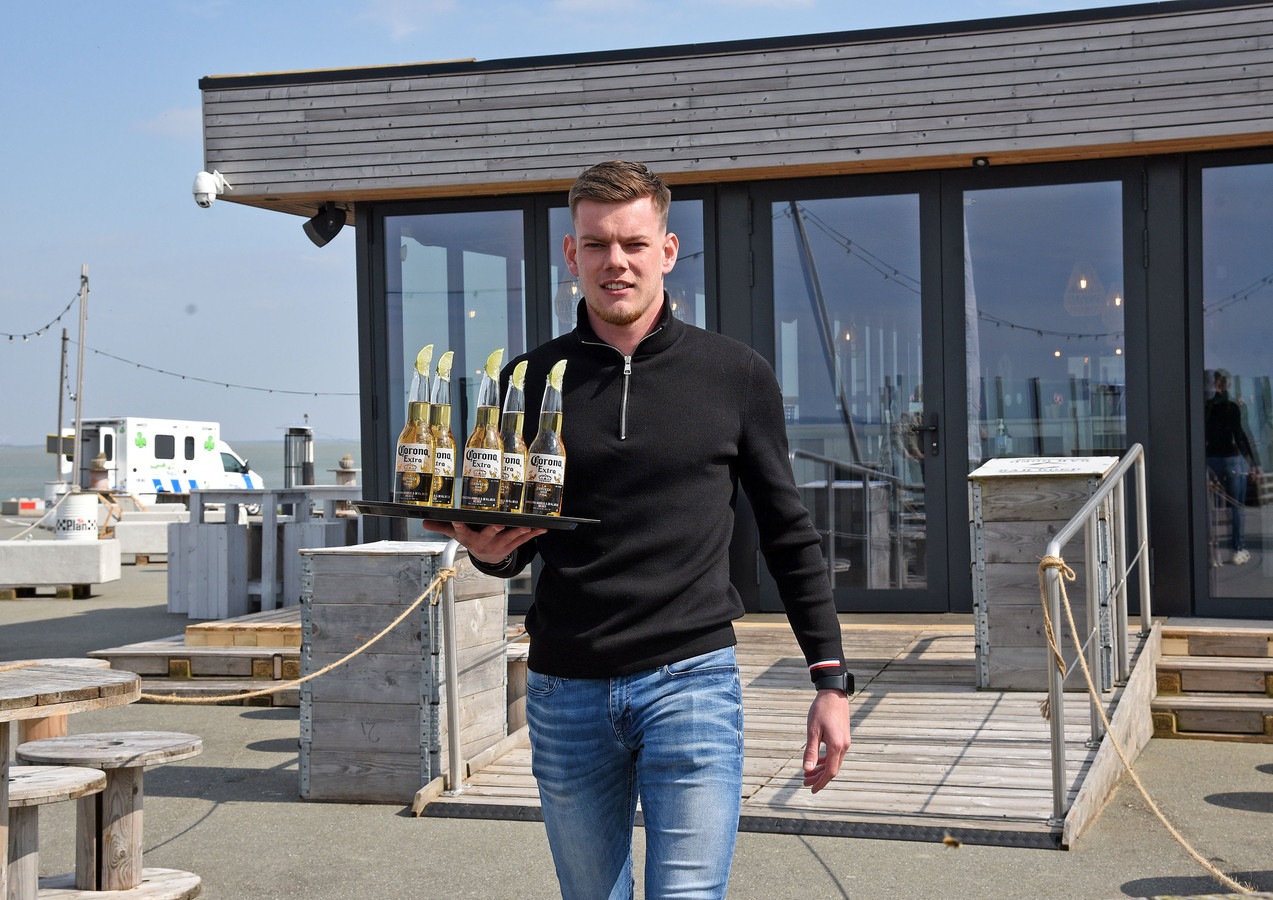 Bar Goed staat klaar om het terras te openen. Nu het kabinet nog | Foto ...