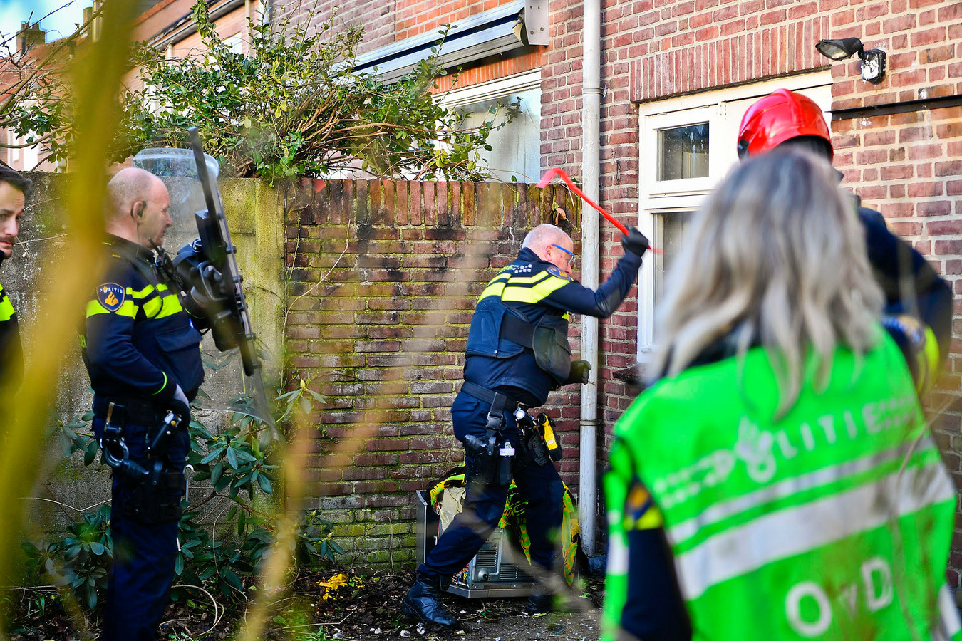 Verwarde man zorgt voor overlast bij buren in Bergeijk, stopt doek met benzine in brievenbus ...