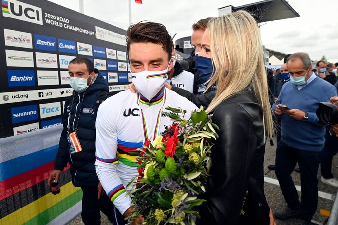 Partner Marion Rousse na overwinning Alaphilippe: “Heel fier op hem ...