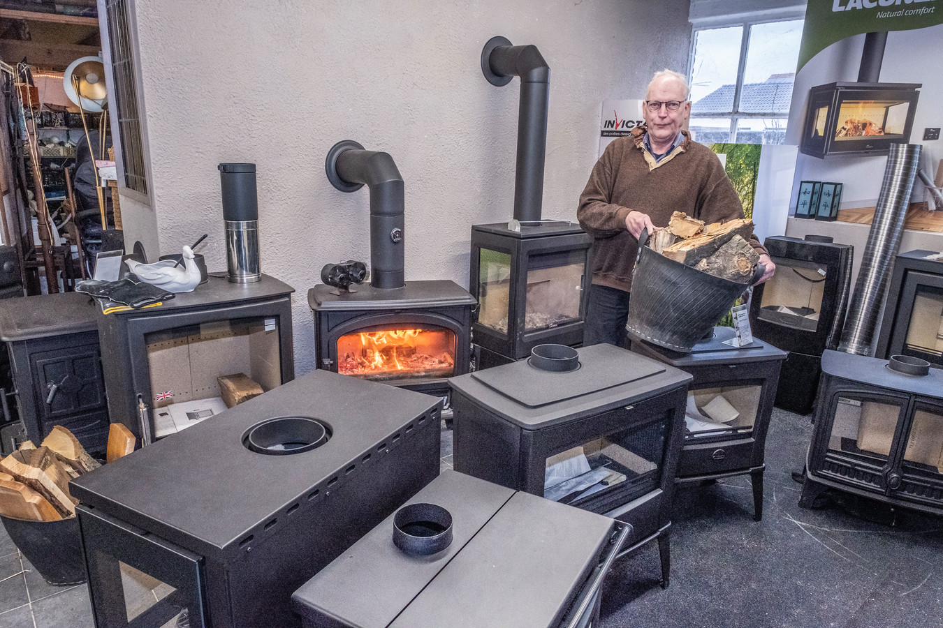 Snuffelen in de kringloop en tussen de houtkachels | Foto | gelderlander.nl