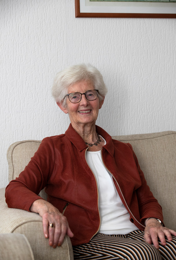 Grietje (82) wilde eerst niet, maar geniet nu met volle teugen in ...