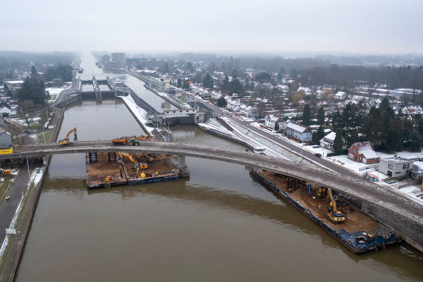 KIJK. Afbraak ‘bananenbrug’ is sluitstuk van grote ‘bruggenoperatie’ op Albertkanaal: “Hierna ...
