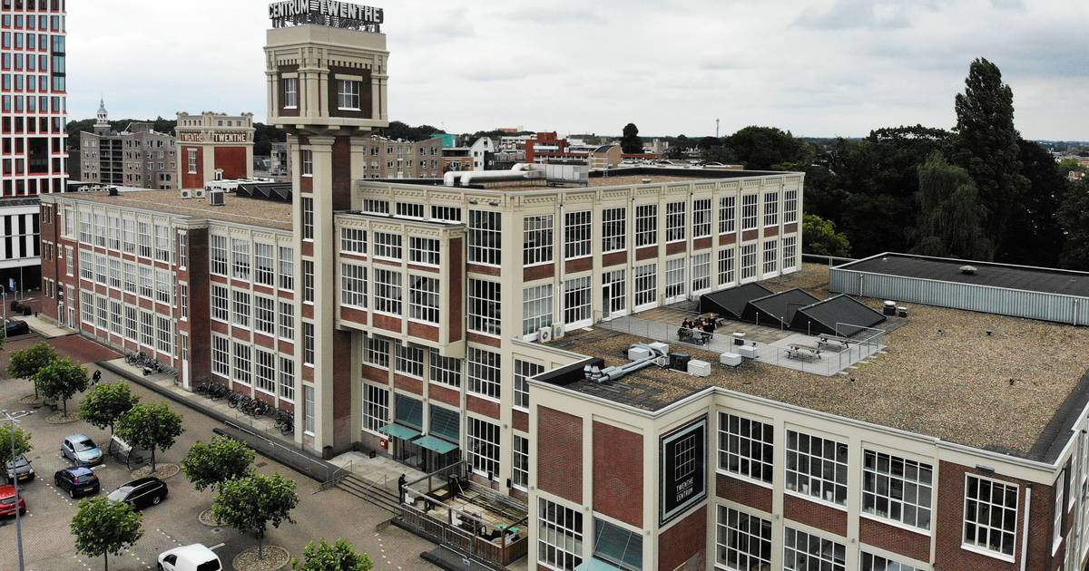 Gebouwd op de restanten van een afgebrande textielfabriek: het Twente ...