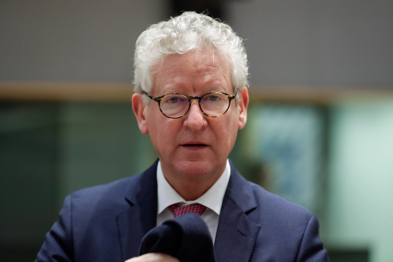 Brussels burgemeester Close gaat lijnrecht in tegen minister De Crem ... Brussels burgemeester Close gaat lijnrecht in tegen minister De Crem ...