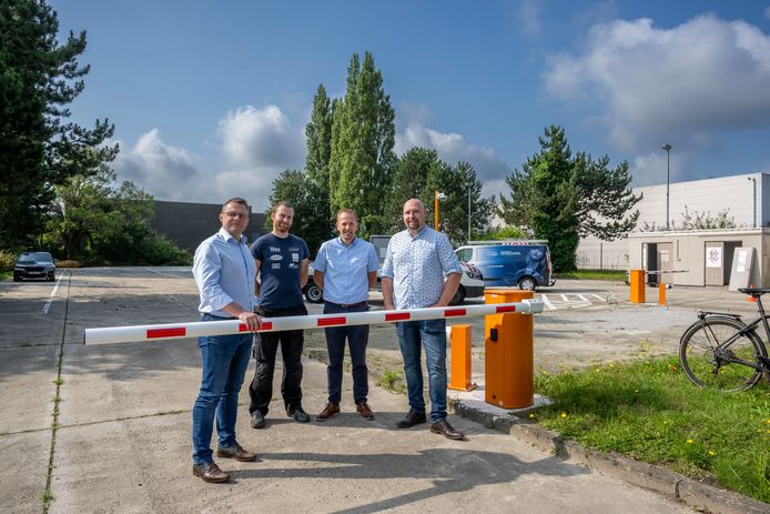 Voormalig recyclagepark in Zele doet nu dienst als parking voor ...