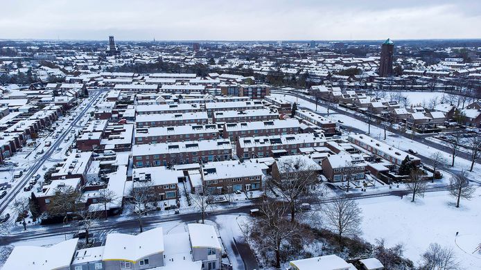 ‘Winterse’ beelden van Oss vanuit de lucht: stad ligt bedekt onder een ...