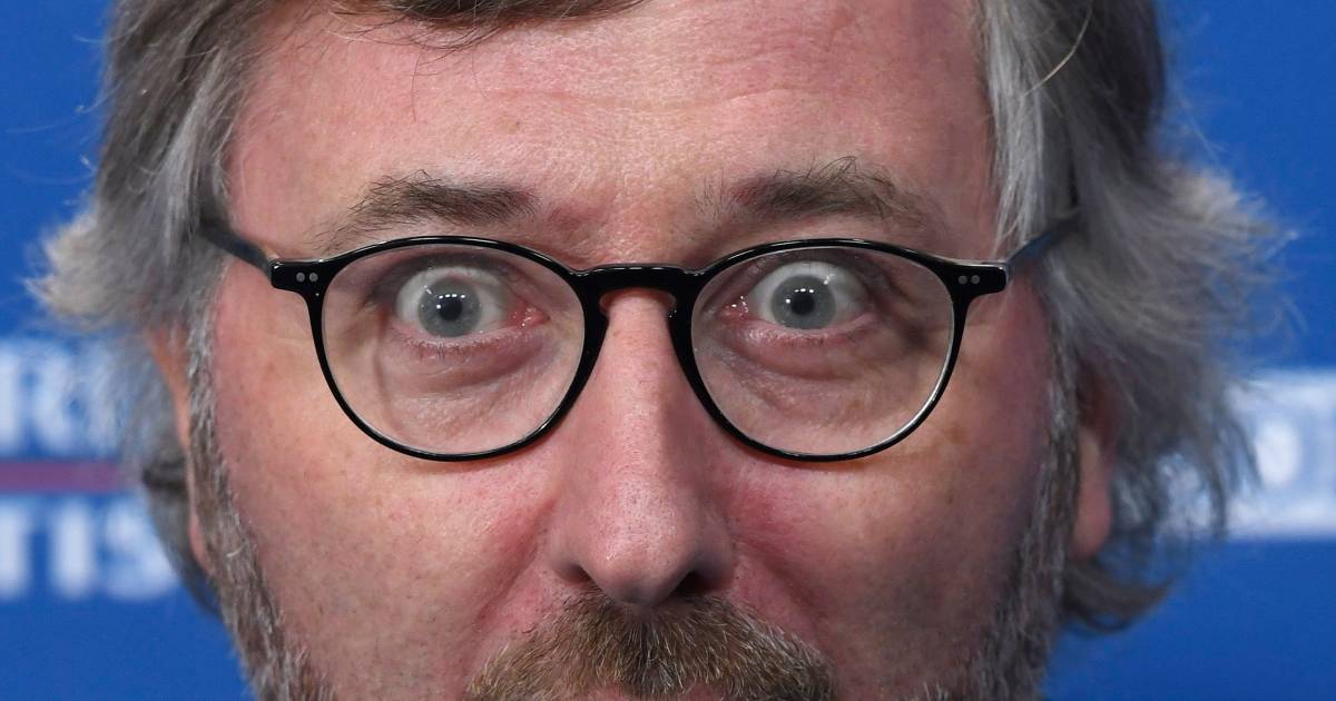 Hugues Dayez jugé au tribunal pour sexisme 4 ans après son “À poil ...