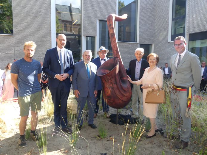 Jarige ereburgemeester Georges Peirs (90) gehuldigd met levensgrote ...